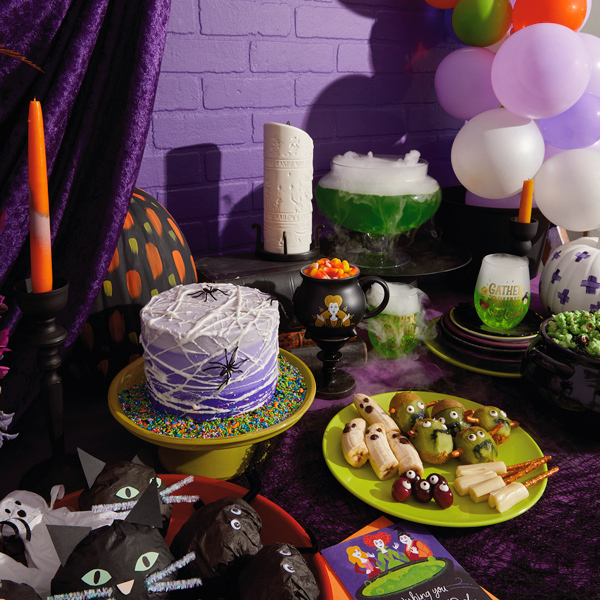 Throw the Ultimate Disney Hocus Pocus-Themed Party - Hallmark Canada